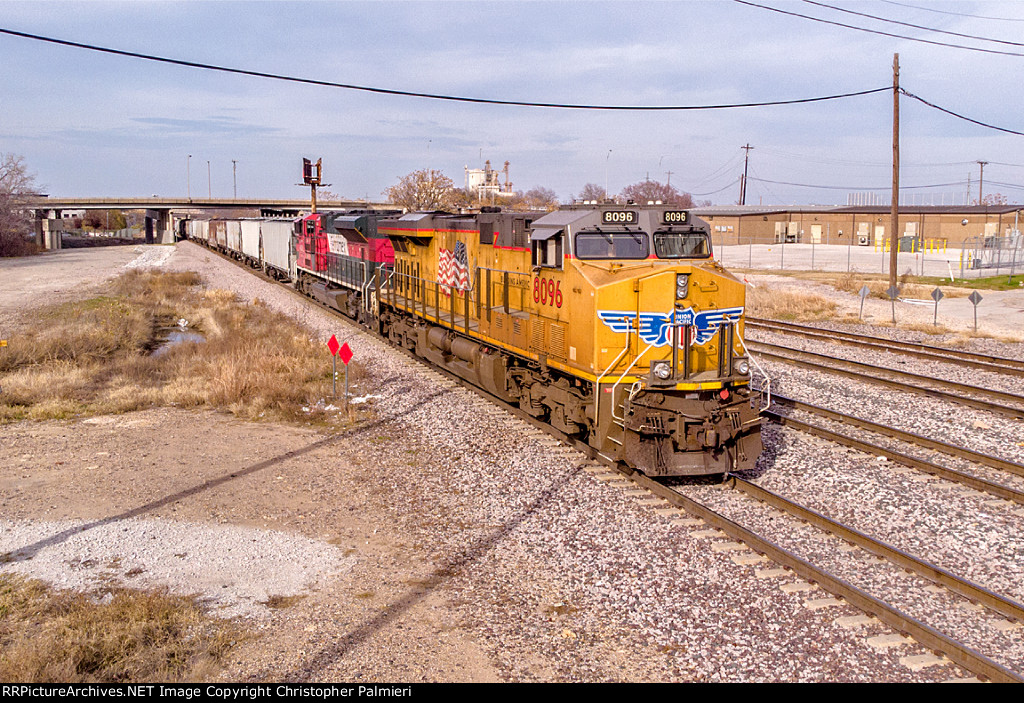 UP 8096 and FXE 4028 Lead MNPFW-06